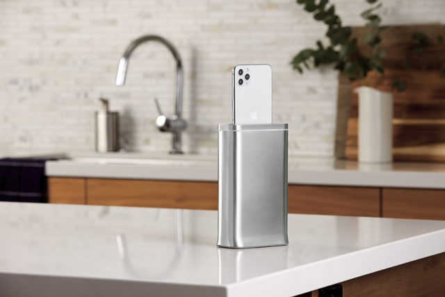 Cleanstation : station nettoyante pour smartphone signée Simplehuman